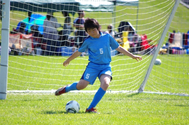 学生サッカーに必要な瞬発力トレーニングとは｜筋トレだけではないスピード強化とヒップロックの重要性 - 呉市のパーソナルジム ウィスポ